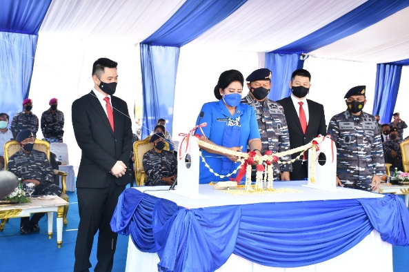 Diseraherimakan di Tanjunguncang Batam, KRI Pollux-935 Resmi Perkuat ...